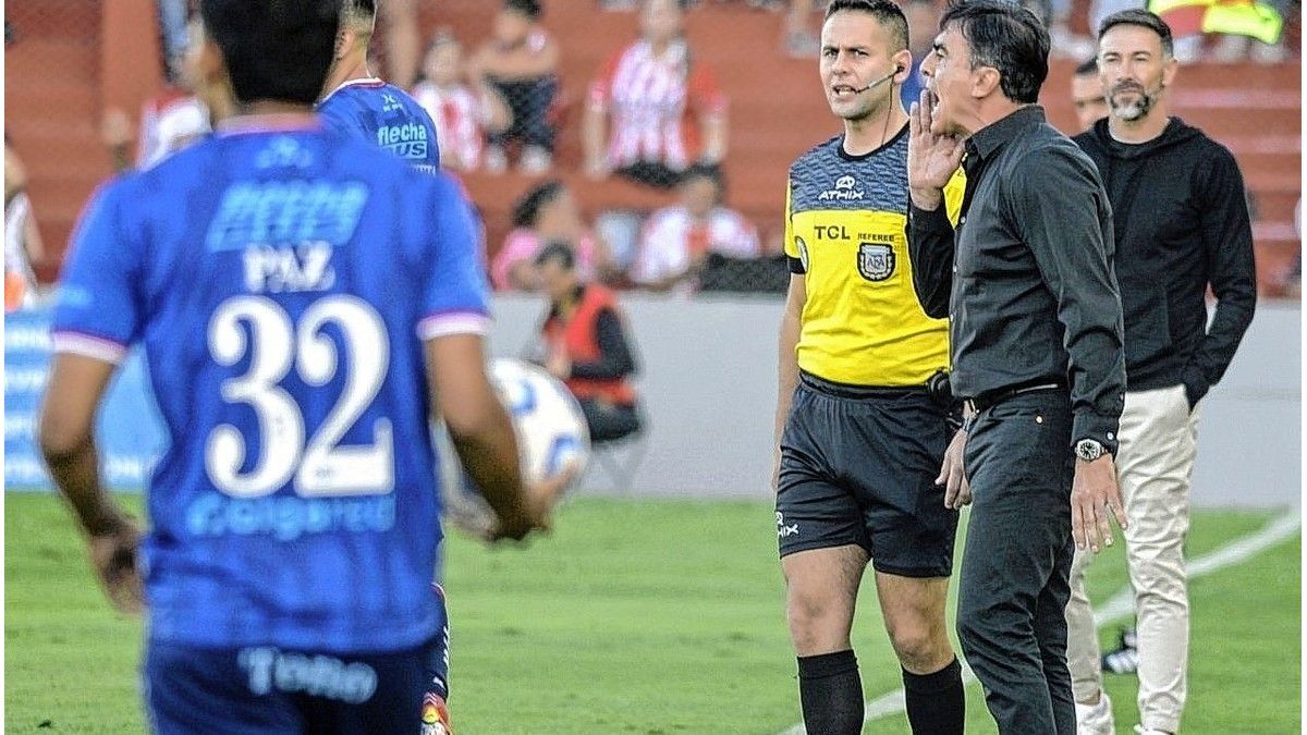 Gremio oficializó el acuerdo con Gustavo Quinteros