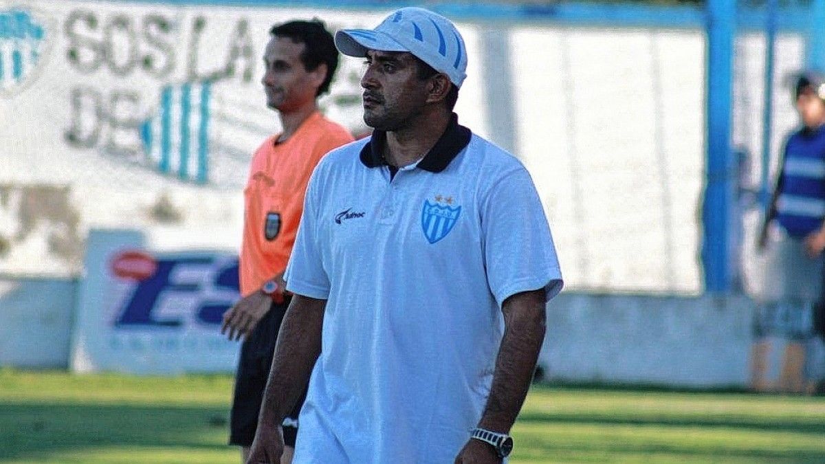 Norberto Acosta dejó la conducción técnica de Juventud Unida