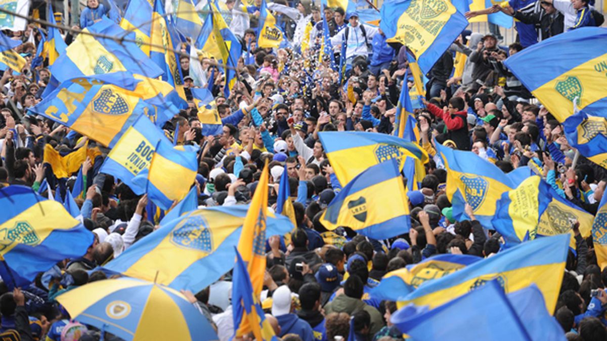 Banderazo en Boca por Riquelme