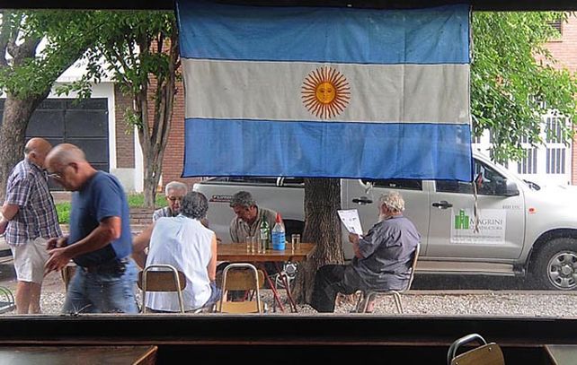 Balearon al dueño de un bar de Alberdi en intento de robo