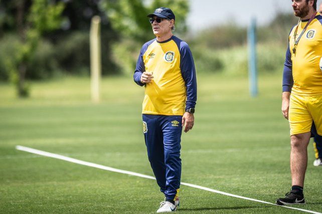 Central: Ariel Holan puso manos a la obra y dirigió su primer entrenamiento