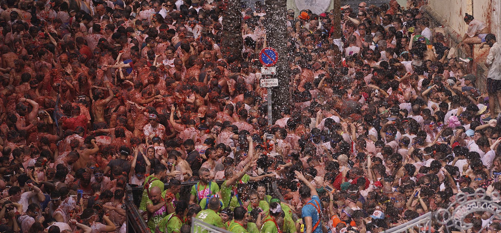 La Tomatina de España cumple 80 años: la icónica batalla de tomates en ...