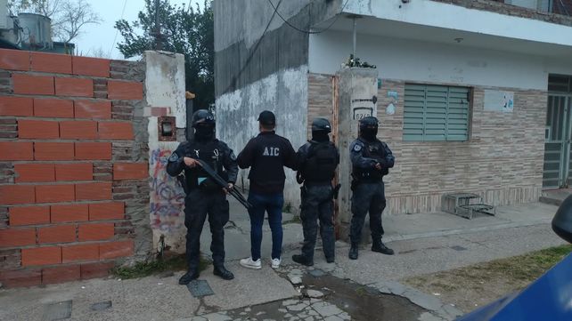 Una Mujer Policía Entre Los Detenidos Por Extorsiones Y Tiroteos