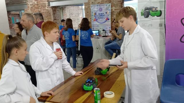 El desafío de aprender a programar un robot en la escuela primaria