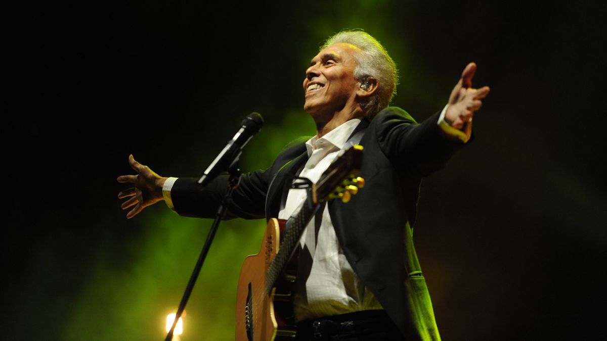 Jairo vuelve hoy a Rosario presentando sus 50 años con la música