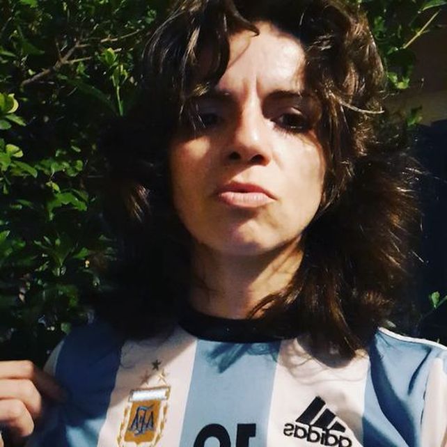 La escultora defendió la desmesurada entrepierna de la estatua de ...