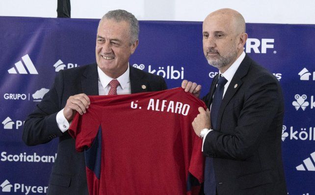 Gustavo Alfaro fue presentado como nuevo DT de Costa Rica
