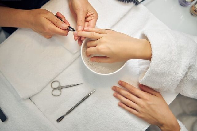Cómo debe ser la desinfección de instrumental en barberías y manicurías