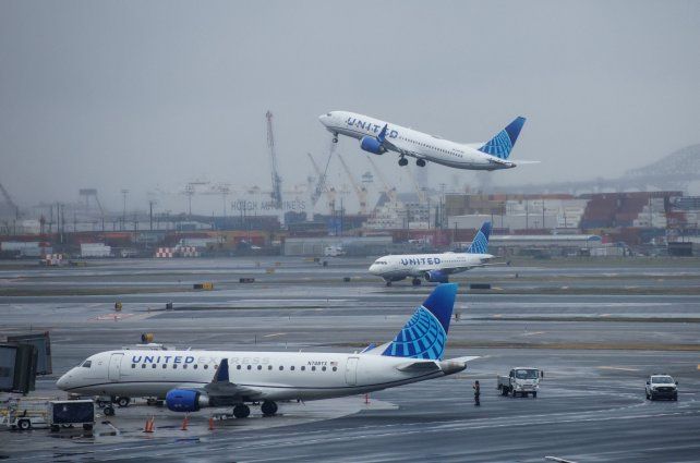 Un avión regresó a EEUU por un dispositivo bluetooth renombrado como bomba