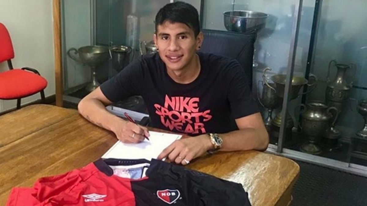 Nicolás Castro firmó ayer su primer vínculo