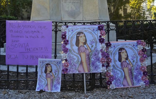 Rosario reclamó justicia por el femicidio de Sophia Civarelli: Nuestros ...