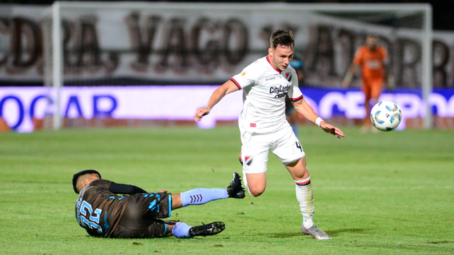 Newells: Larriera sorprende con Schott y Jacob para visitar a Defensa y ...