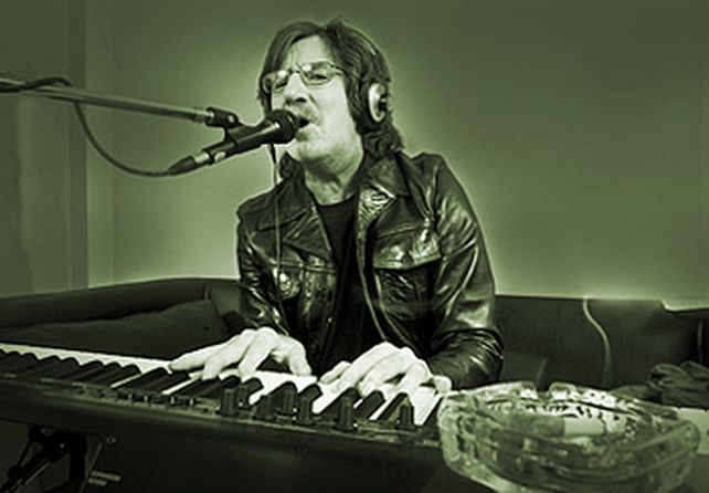 Charly García estrenó su nuevo tema en cadena nacional de rock