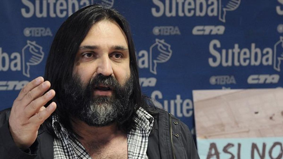 Baradel consideró desestabilizadora la protesta policial y acusó a Macri