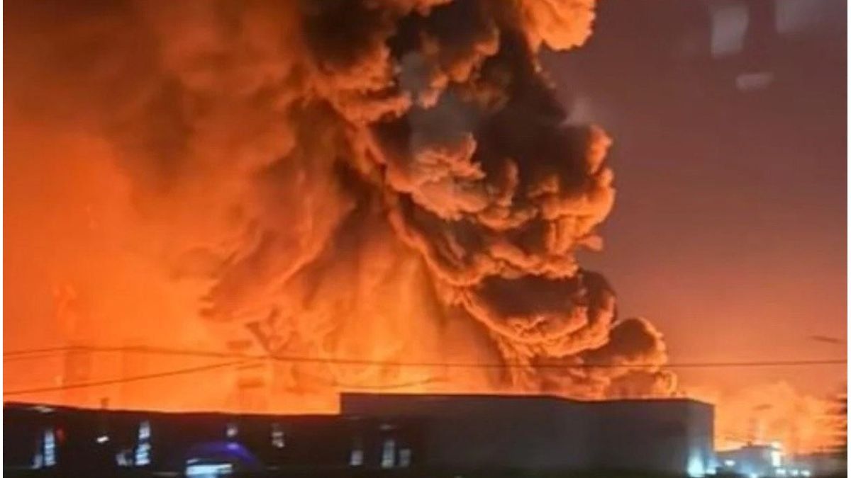 Diez industrias afectadas por el incendio en Ezeiza: No hay heridos ...
