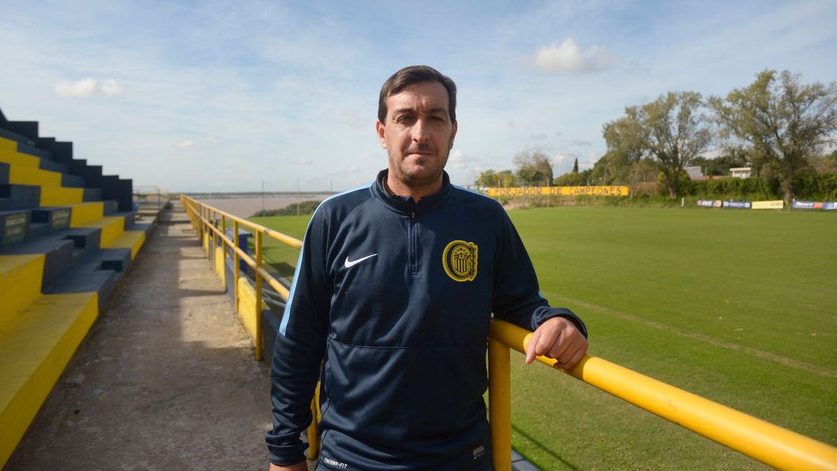 Rivarola podría dirigir la reserva si Dezotti no continúa