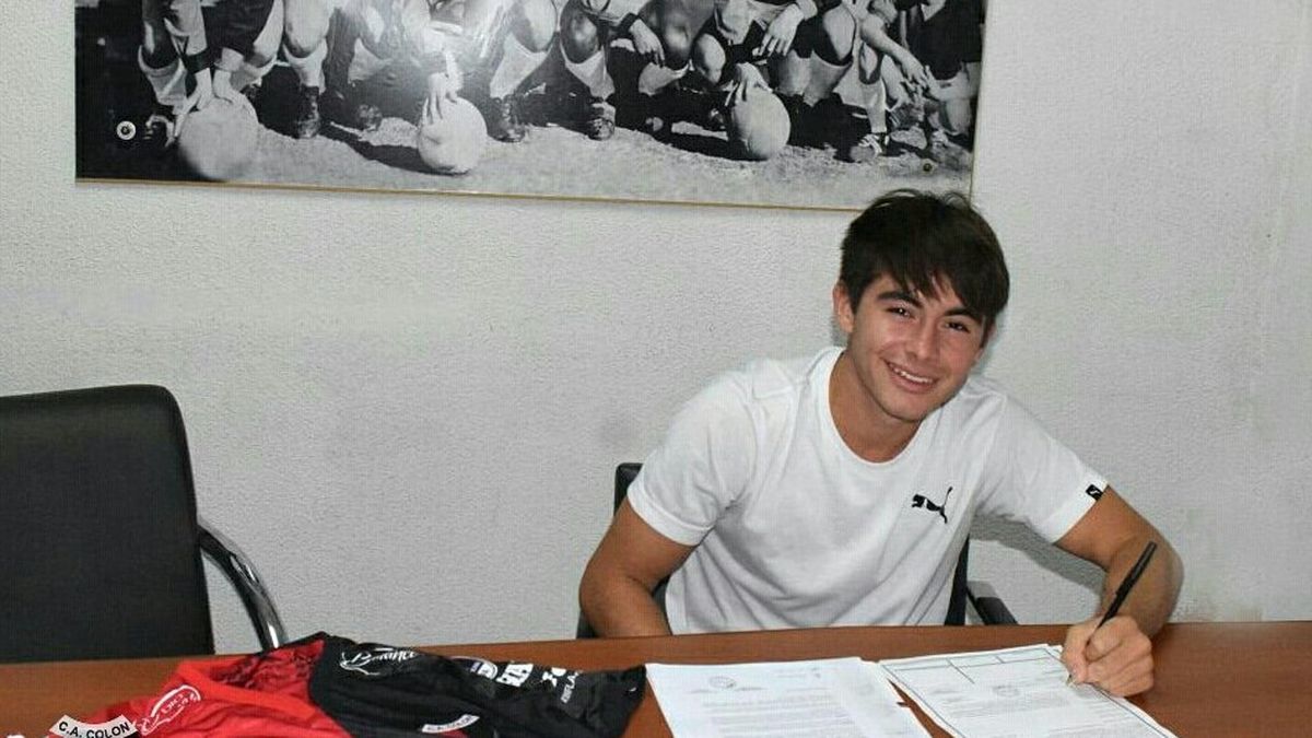 Brian Galván firmó su primer contrato con Colón