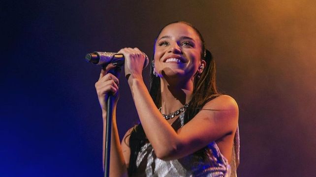 Quién es Emilia Mernes, la entrerriana que domina los rankings y enamoró a Duki