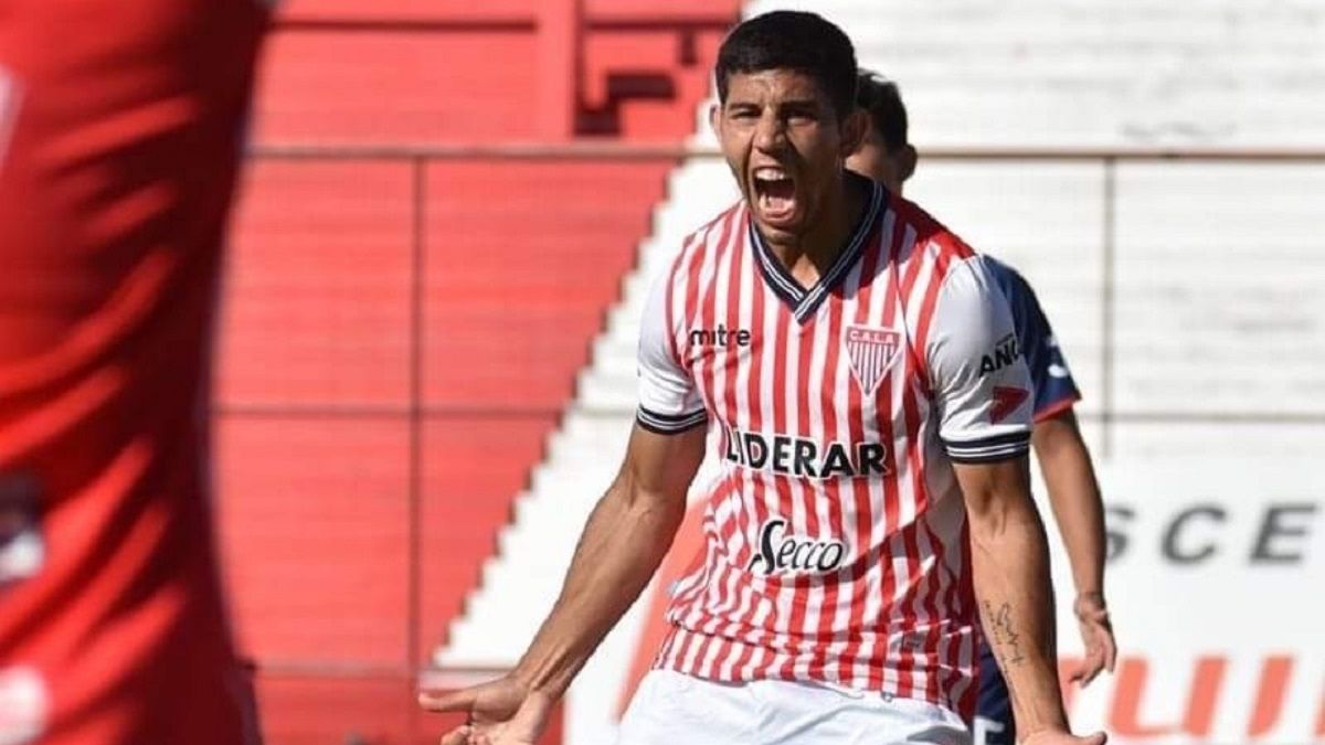 Enzo López rompe las redes en la B Metropolitana