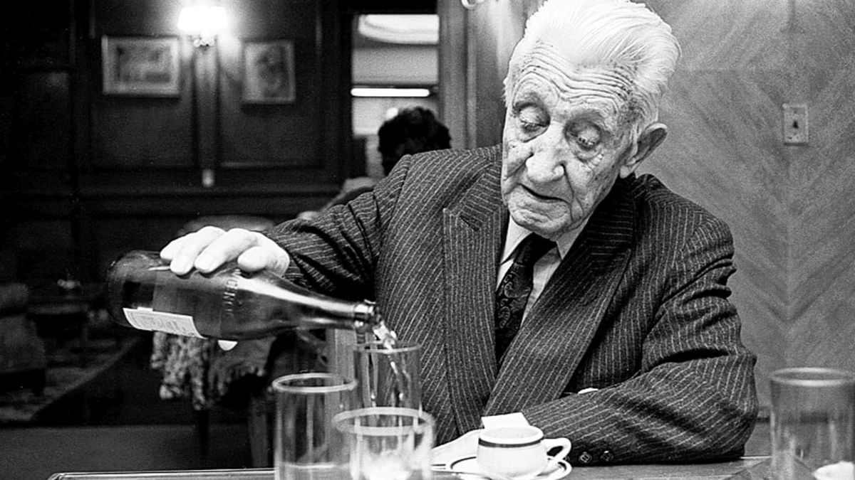 Hace 40 años moría Illia, el ex presidente derrocado al que le pidieron ...