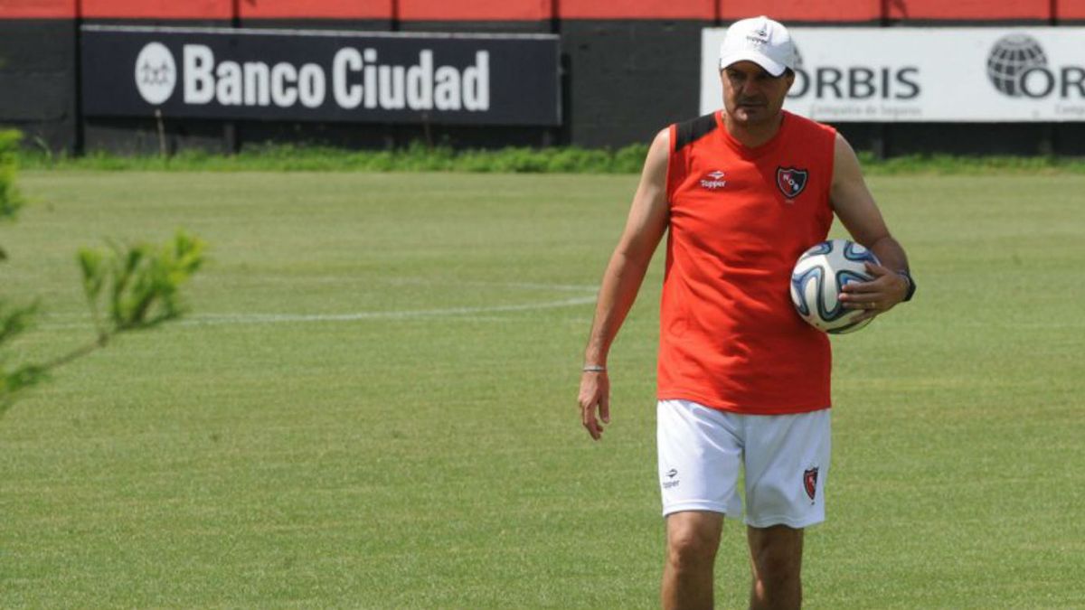 El exDT de Newells Gustavo Raggio fue confirmado como entrenador de ...