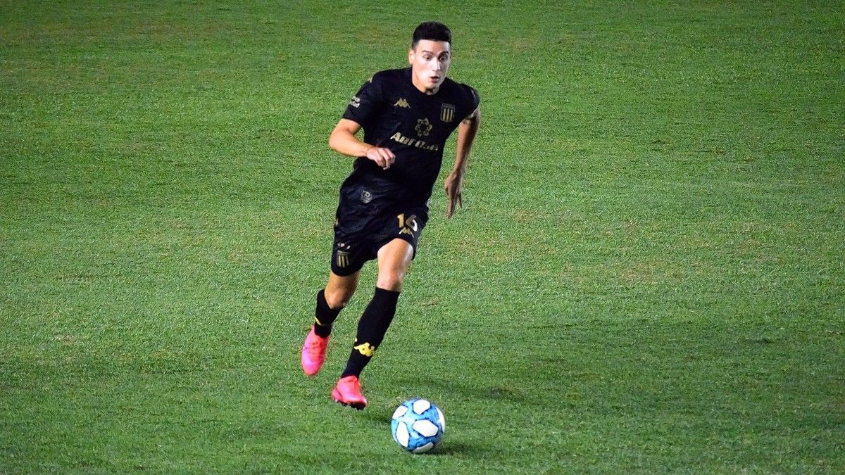 Unión: Racing le renovaría el contrato a Mauricio Martínez