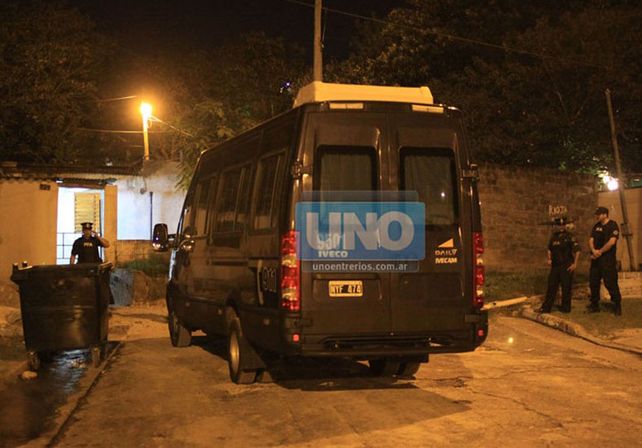 La Policía Federal allanó viviendas y detuvo a dos integrantes de la ...