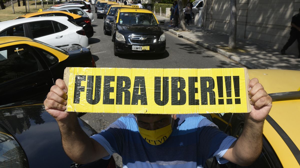 Uber vuelve a la carga, ahora ofrece cadetería