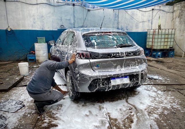 Por qué es importante mantener limpio un auto moderno durante todo el año