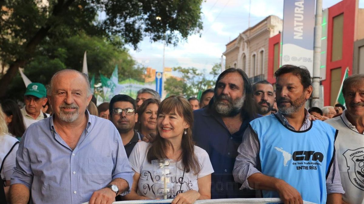 Yasky y Baradel encabezan una masiva marcha en Paraná