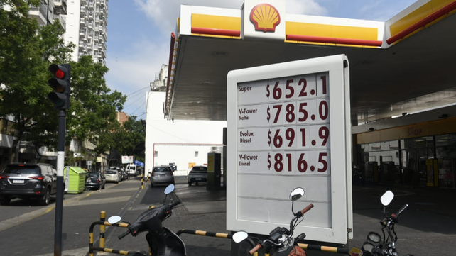 Cayó el consumo de las naftas y los precios registraron una leve baja