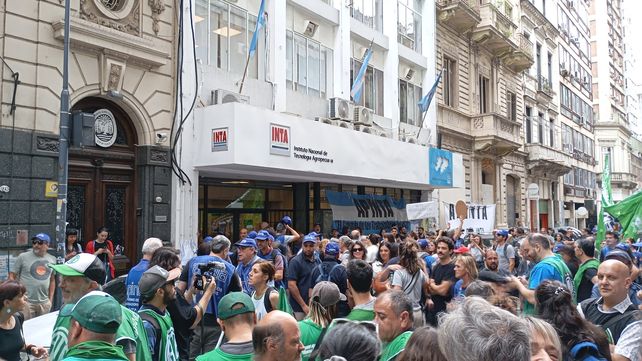 El gobierno dio un paso crucial para demoler el Inta y el Inti