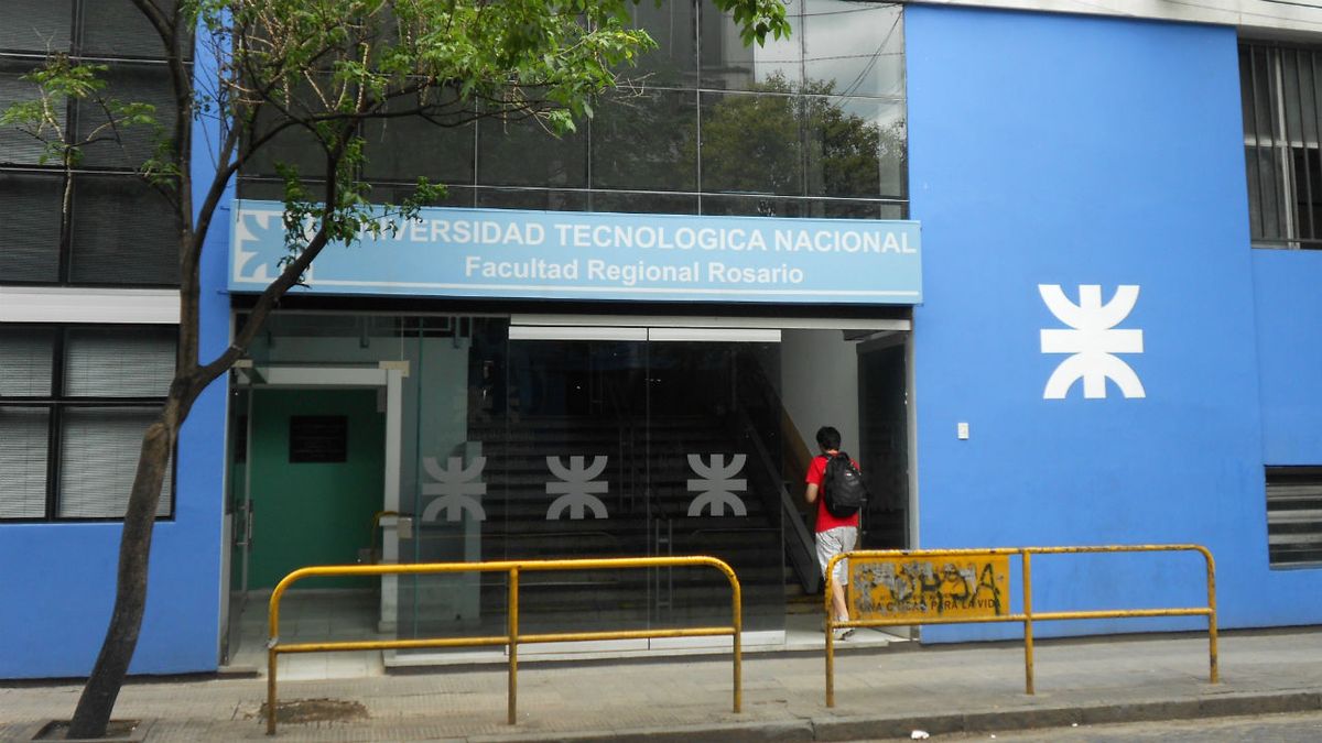 Unos 40 estudiantes rindieron su última materia para recibirse en la UTN