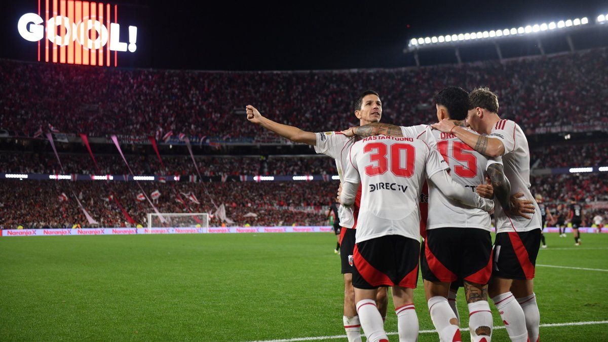 River Plate goleó a Barracas Central y se metió en los cuartos