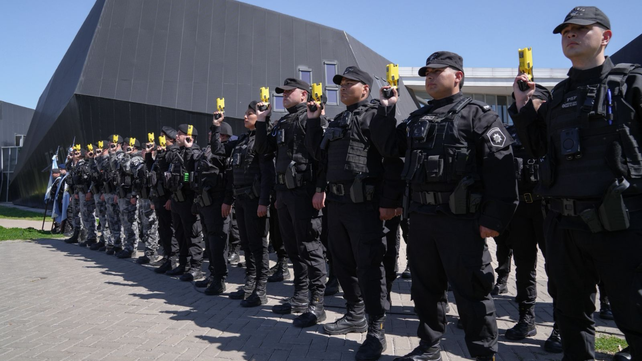 Debutan las pistolas Taser en Rosario: cuántas entregaron y cómo funcionan