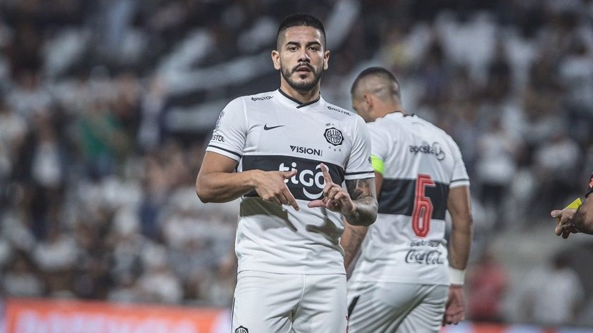 Pese al hermetismo en Newells, el primo de Messi celebró la llegada de ...