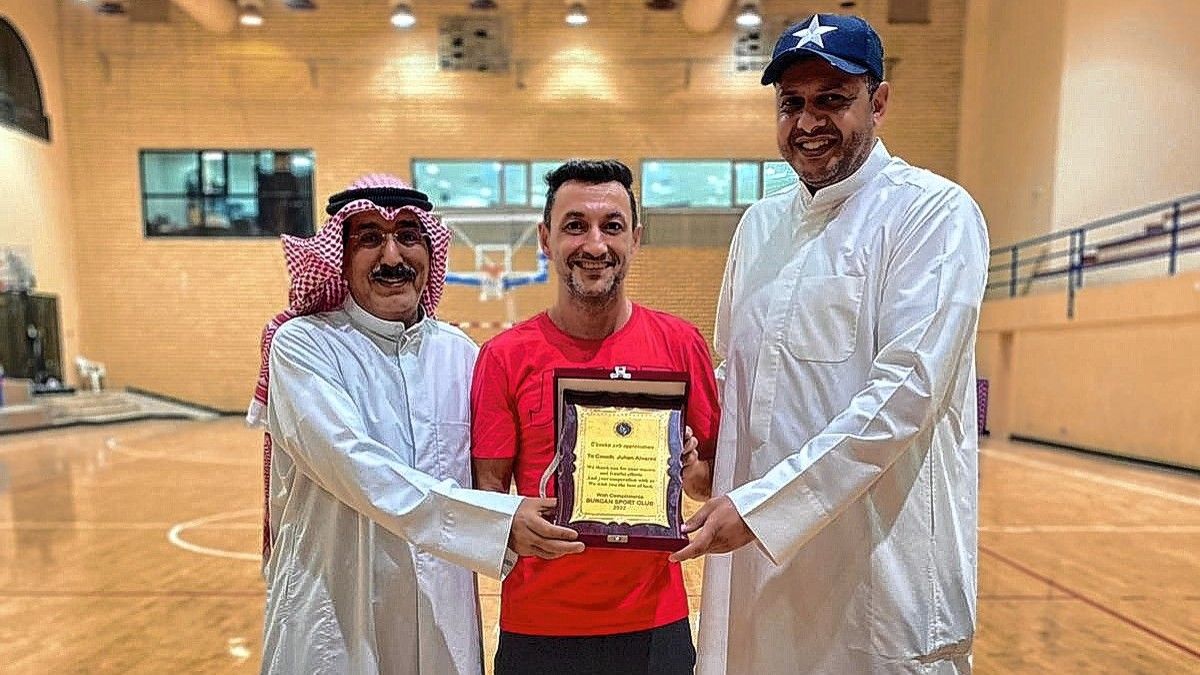 Vóleibol: Julián Álvarez, el mejor DT en Kuwait