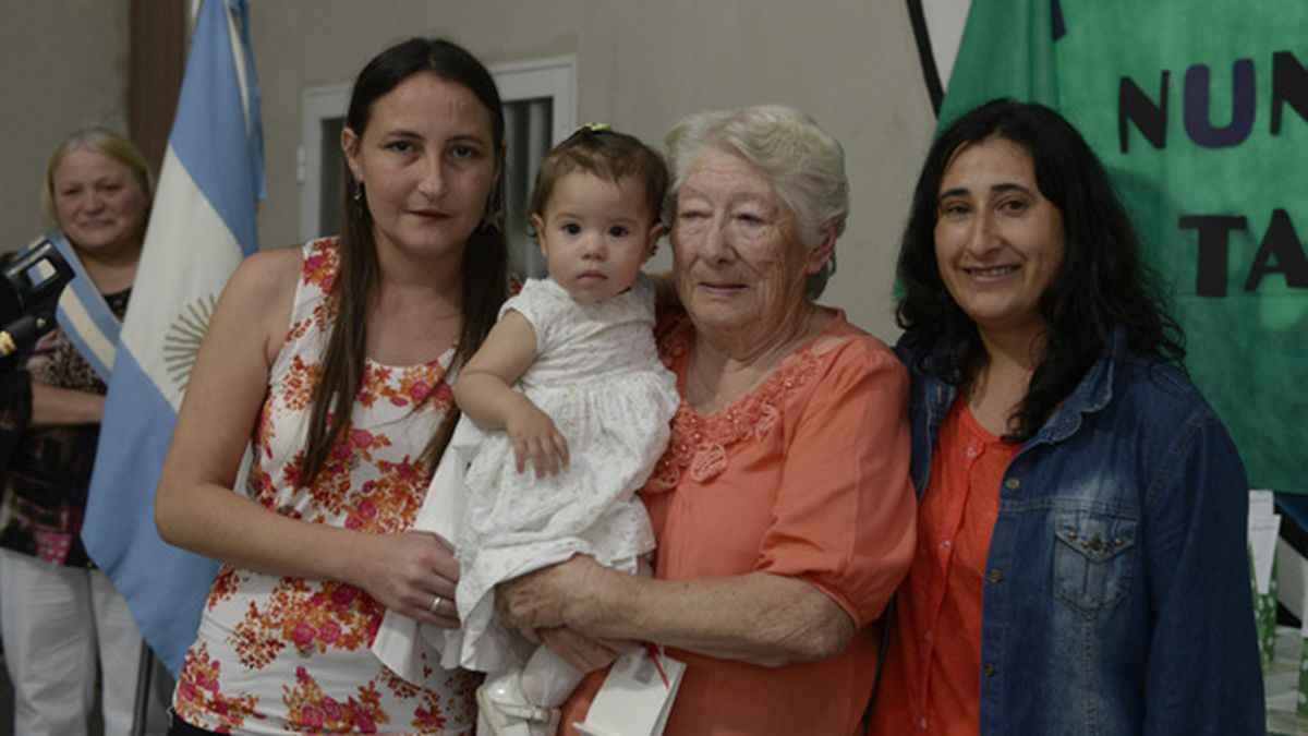 Noris, la tatarabuela que a los 80 años terminó la escuela primaria