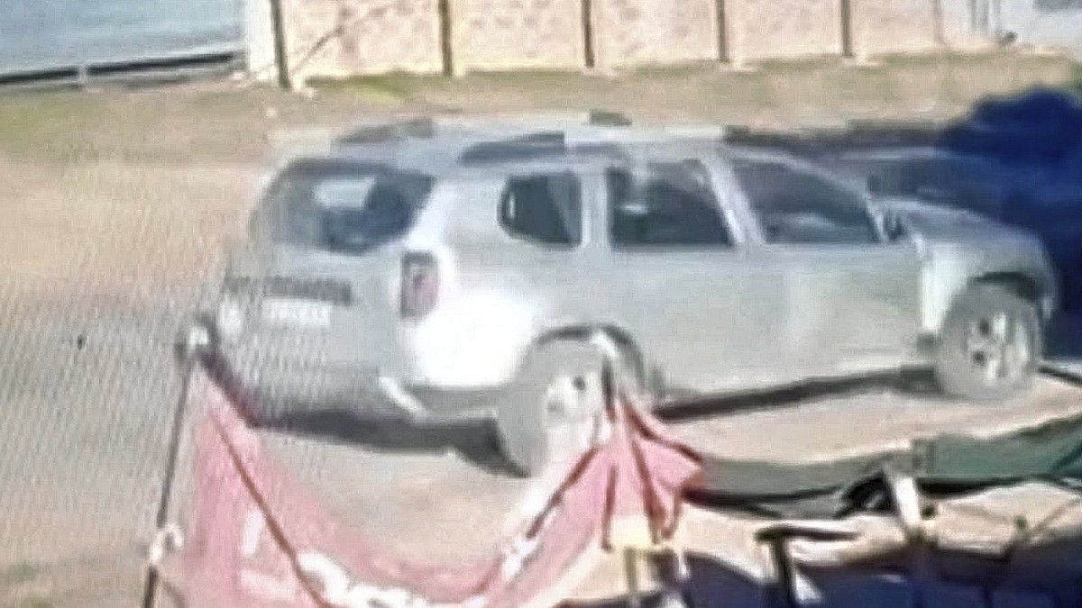 Duster que chocó y fugó: un abogado pactaría la entrega del conductor