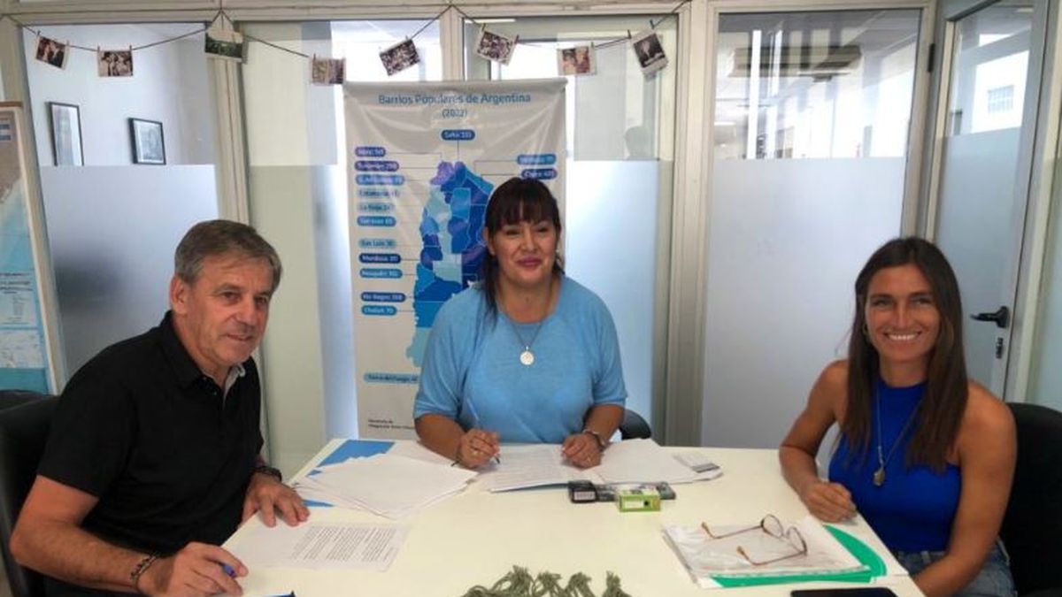 Jatón firmó un convenio para seguir con las obras en barrio Transporte ...