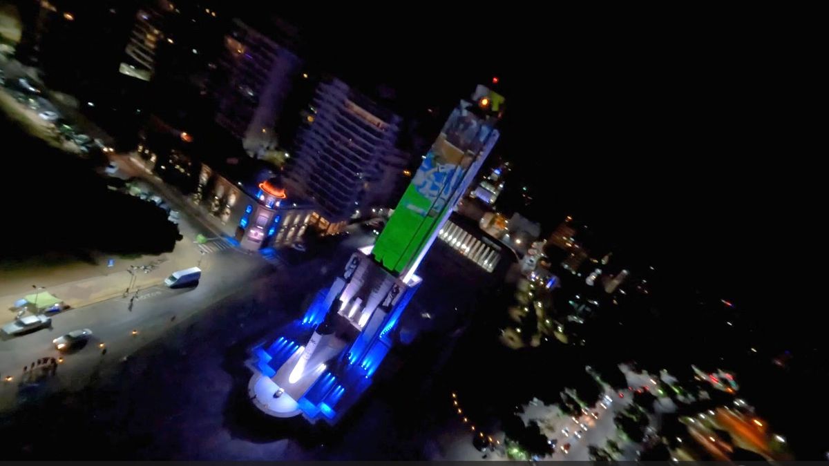 Video: el homenaje a Messi y Di María en el Monumento visto desde el cielo
