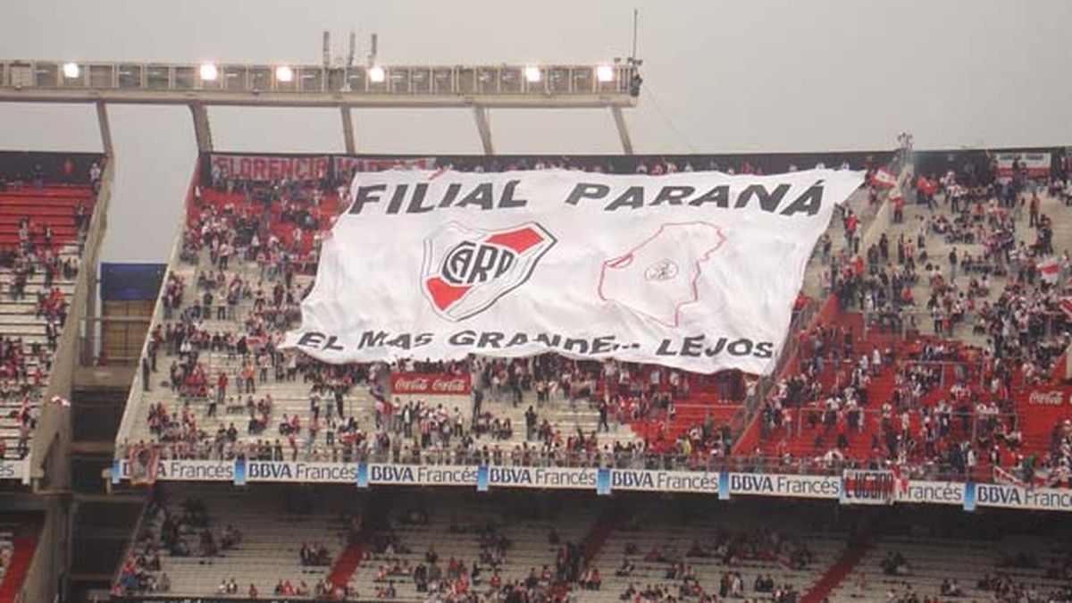 Hinchas de River presentaron la bandera más larga del mundo