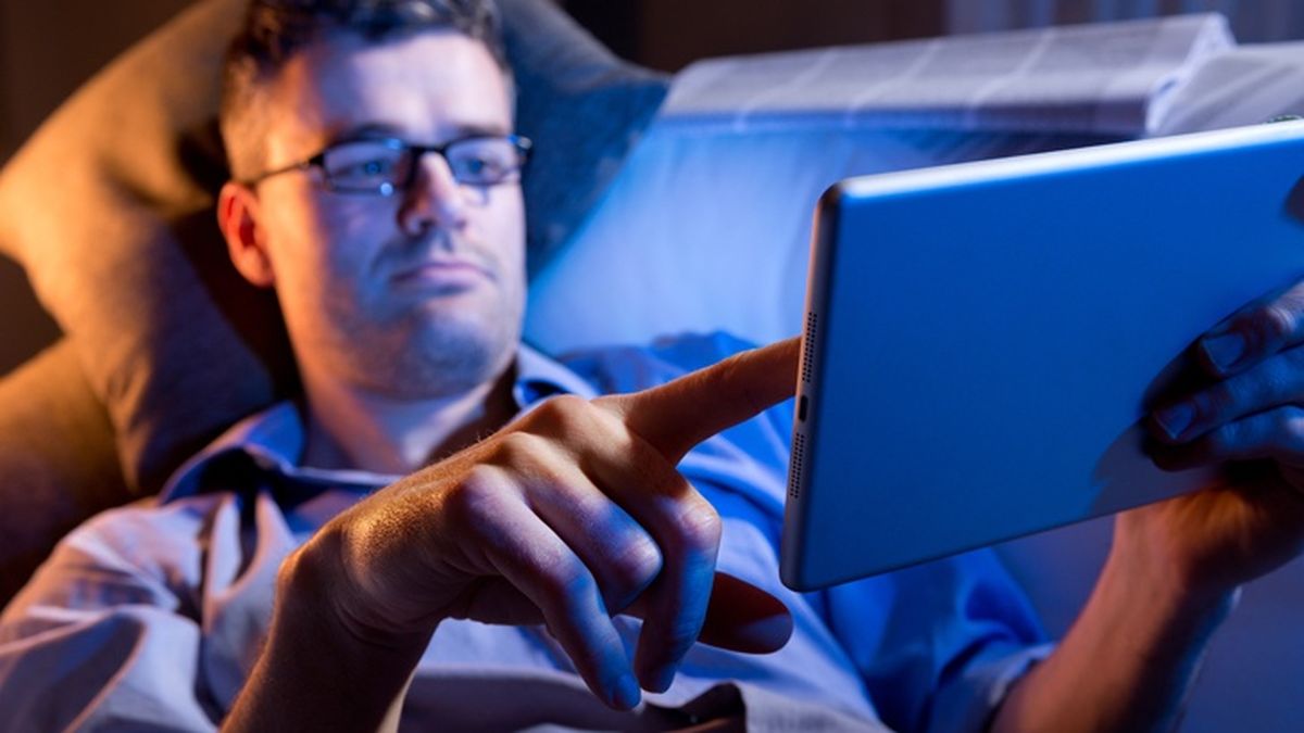 Leer en la tablet antes de dormir afecta el sueño