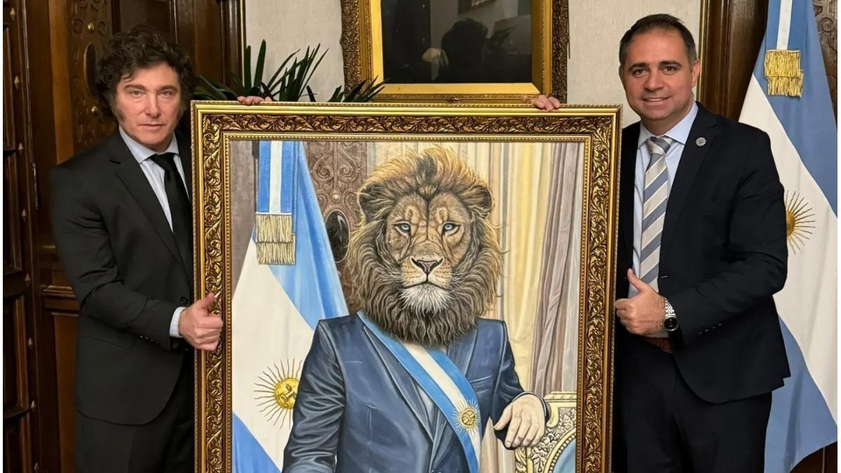 Mauricio Davico obsequió a Javier Milei un particular retrato