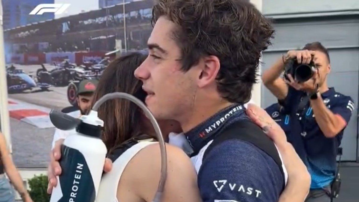 Video: el emotivo abrazo de Franco Colapinto y su mamá tras la gran ...