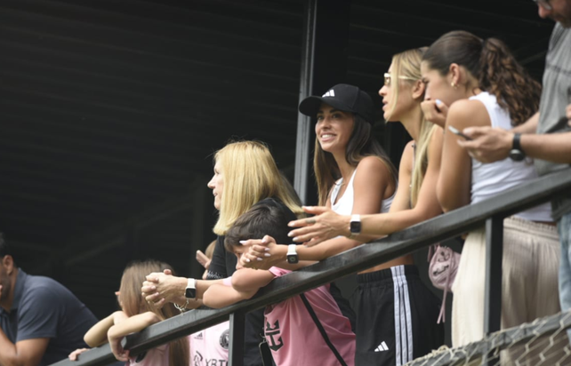 Antonela Roccuzzo y toda la familia Messi alentaron a Thiago en el ...