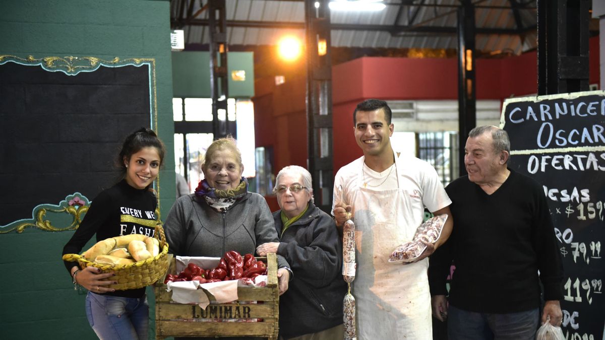 Colores fuertes y letras fileteadas, en los arreglos del Centro ...