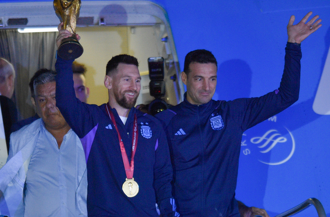 Scaloni: Messi es mejor que Maradona pero si puedo me quedo con los dos