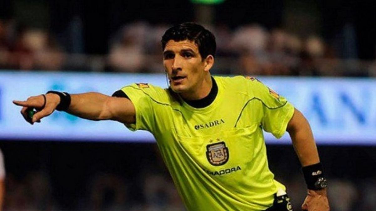 Andrés Merlos dirigirá por primera vez el clásico Central-Newells