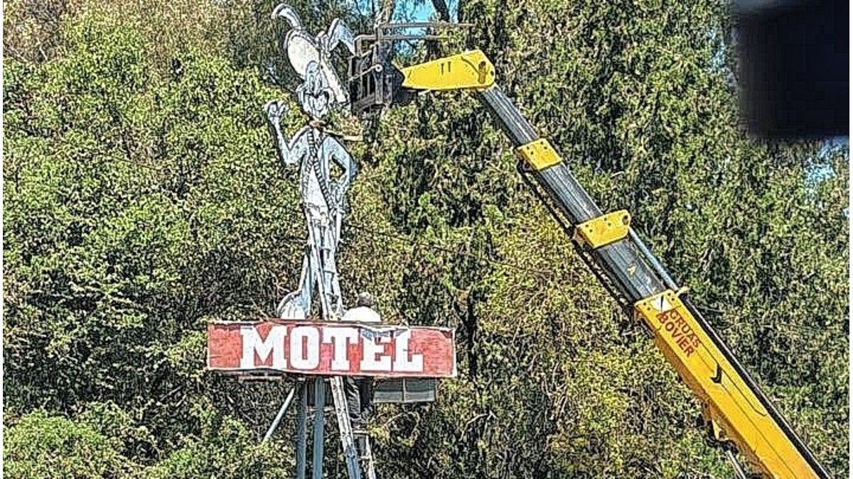 Retiran el conejo que durante años fue símbolo de un hotel alojamiento